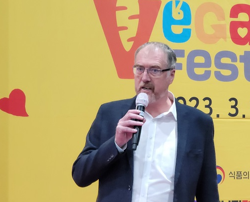 스티브 해먼 英 비건 소사이어티 CEO "문화가 된 영국의 비건, 한국도 곧 올 것"